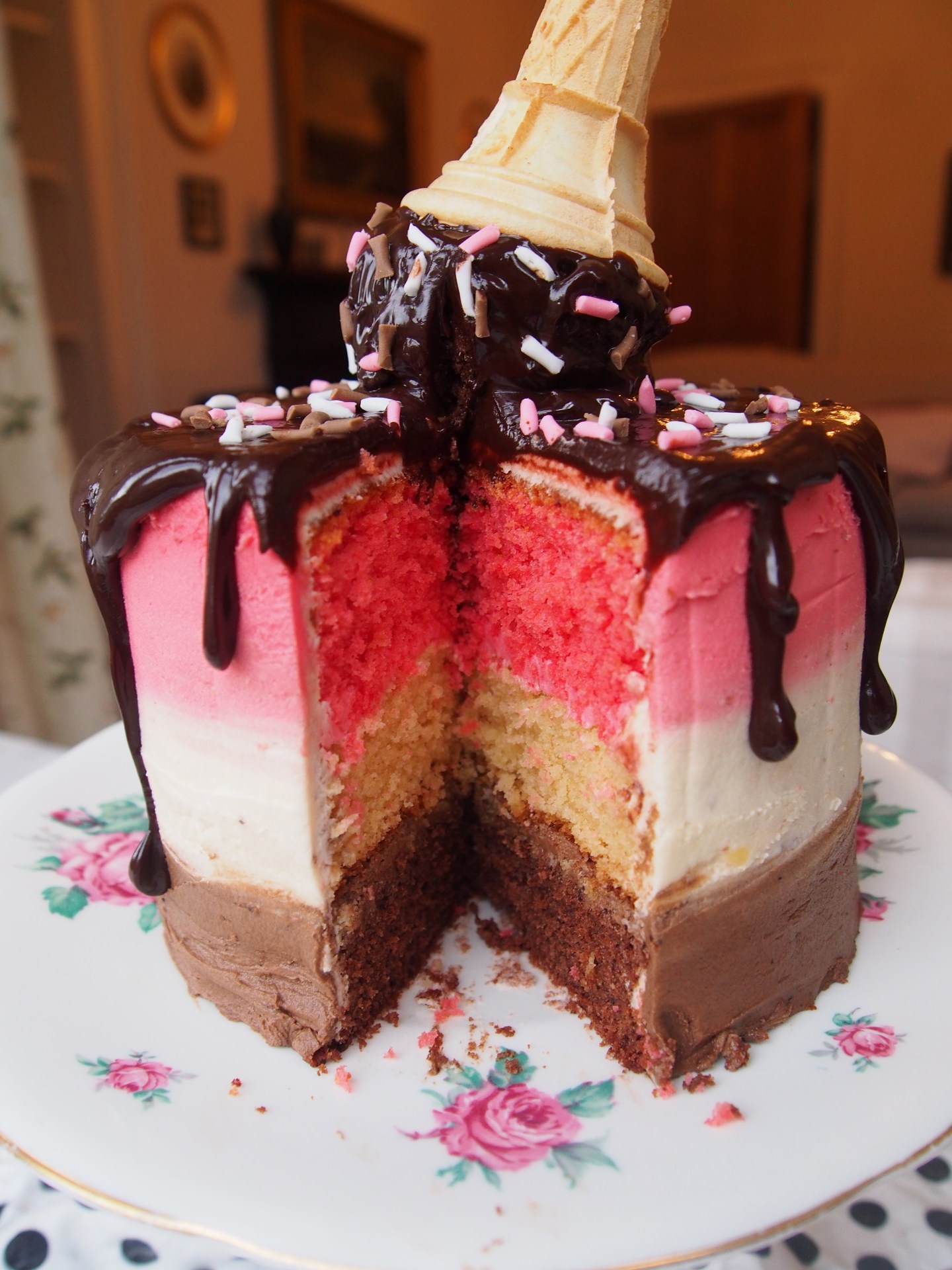 Recipe: Neapolitan Drip Cake – Crumble and Crunch