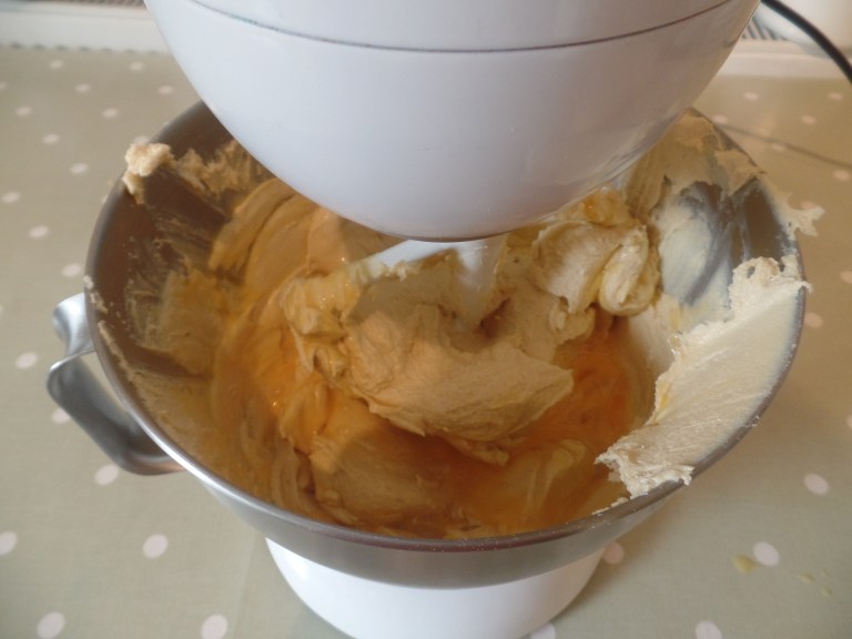 Recipe: Neapolitan Drip Cake – Crumble and Crunch