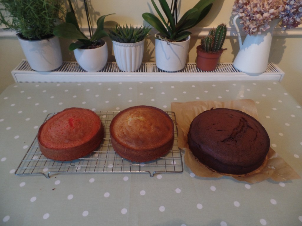 Recipe: Neapolitan Drip Cake – Crumble and Crunch