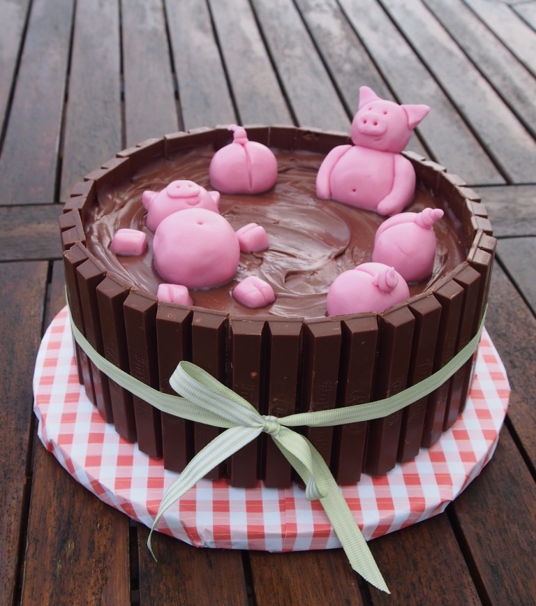 Spontaneous Bakes: Pigs in mud cake – Crumble and Crunch