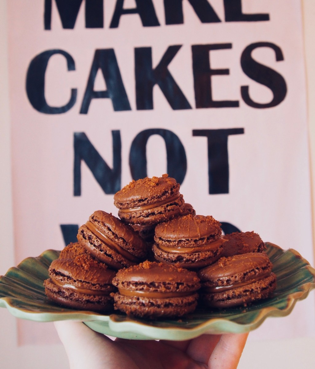 Recipe: Biscoff Macarons – Crumble and Crunch